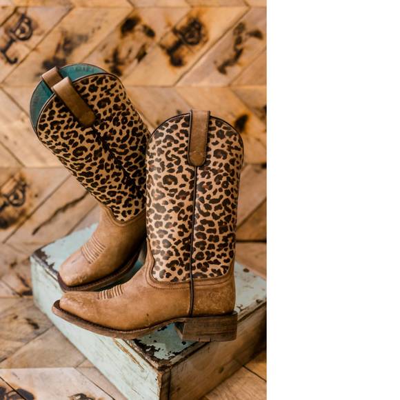 Ariat | Shoes | Nwt Ariat Circuit Savanna Square Toe Boots In Leopard ...